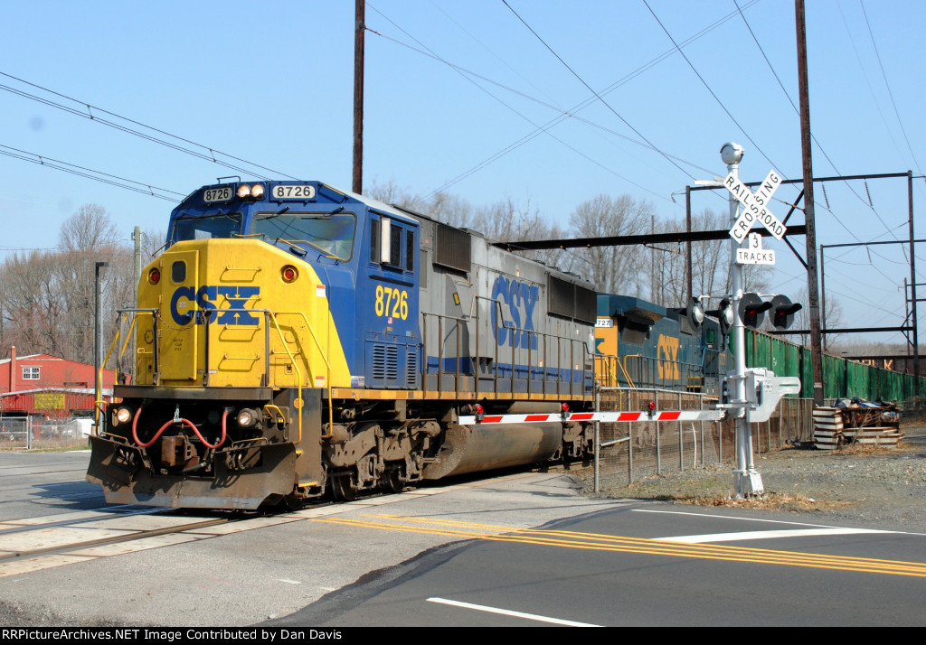 CSX SD60I 8726 leads Q703-16